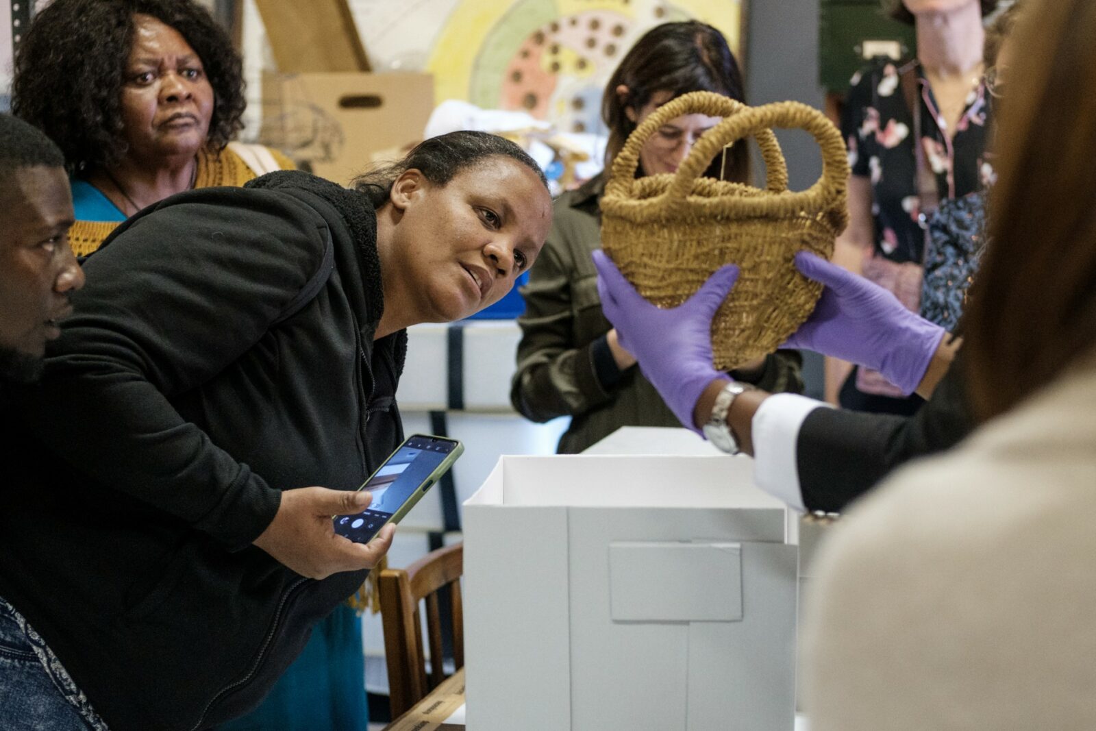 Artistic Research and Communal Knowledge. Building Trust for a Better ...